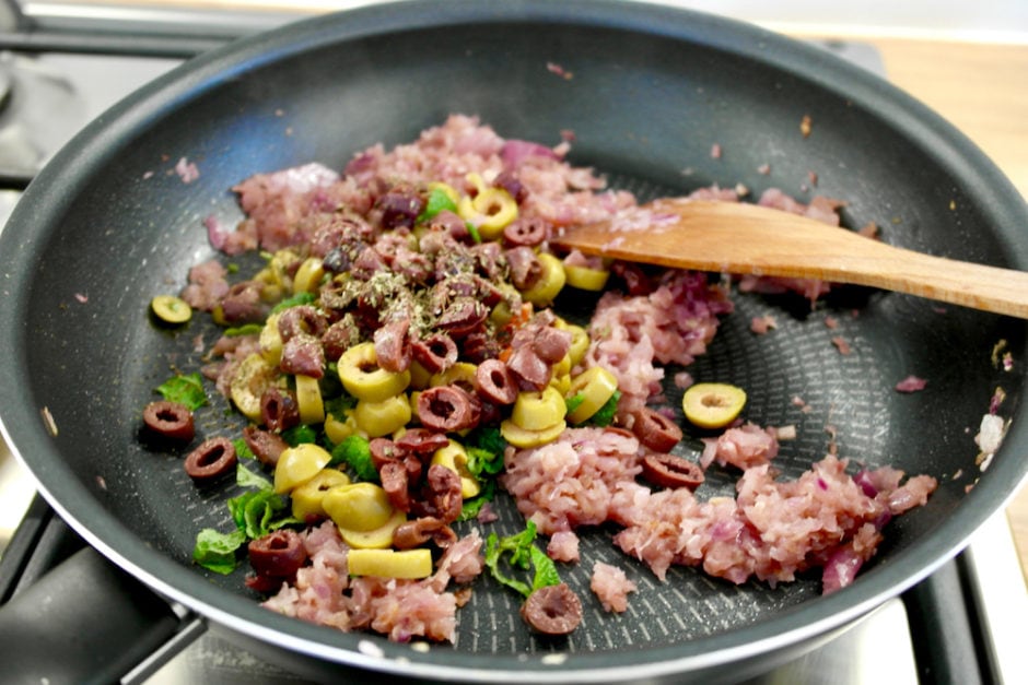 Mini Olive Pies – Eliopitakia - OliveTomato.com