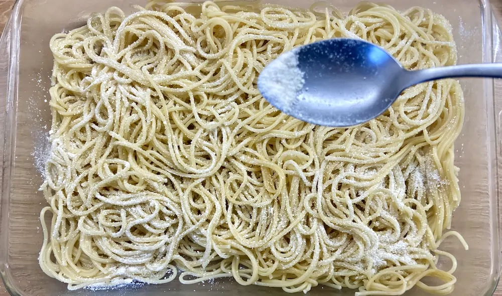 The Ultimate Greek Spaghetti with Meat Sauce Recipe-Makaronia me Kima ...