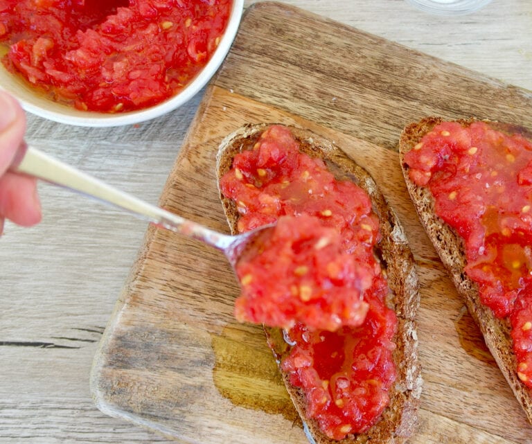 Pan Con Tomate Recipe-Spanish Breakfast Toast - OliveTomato.com