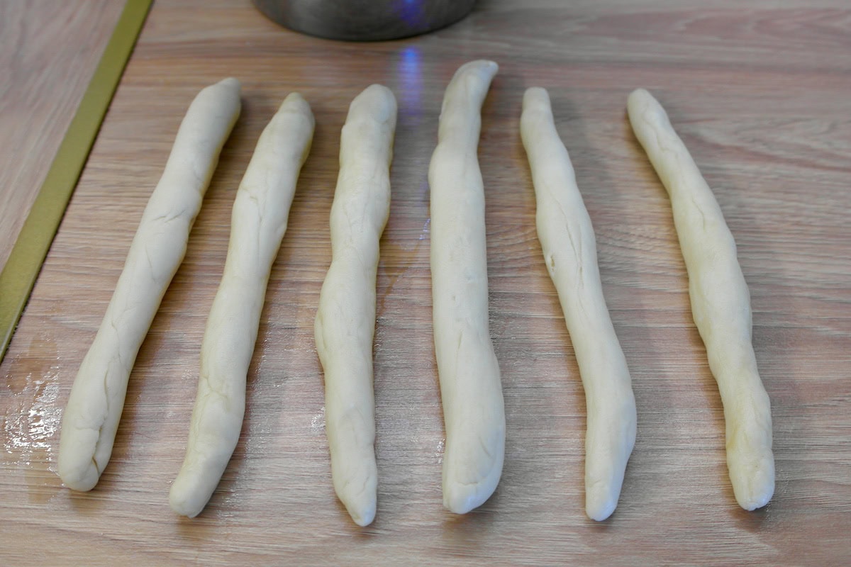 Easy Koulouri or Simit Recipe (Sesame Bread Rings) - OliveTomato.com