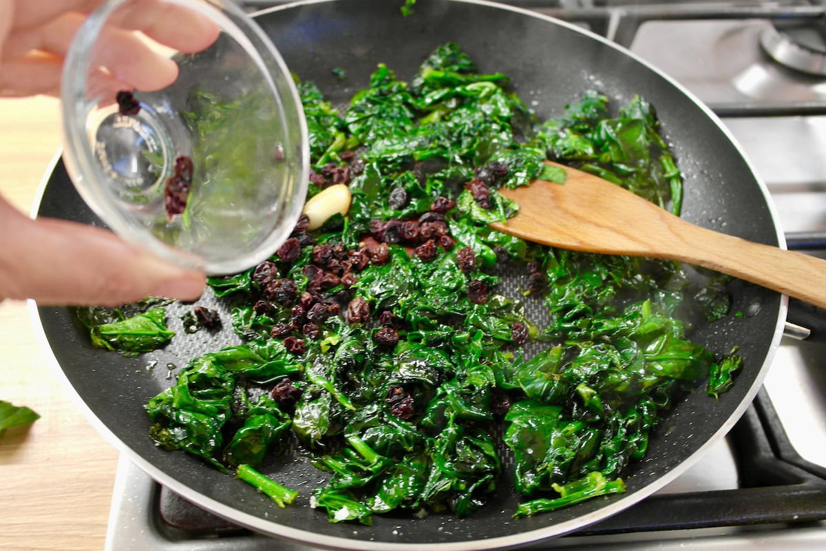 Authentic Italian Sautéed Spinach with Garlic and Pine Nuts ...